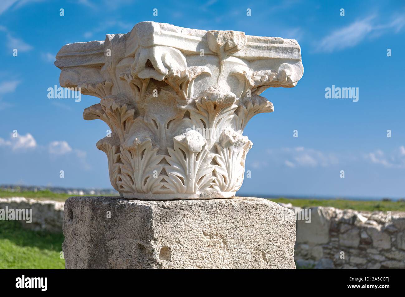 White marble corinthian capital featuring intricate acanthus leaf ...