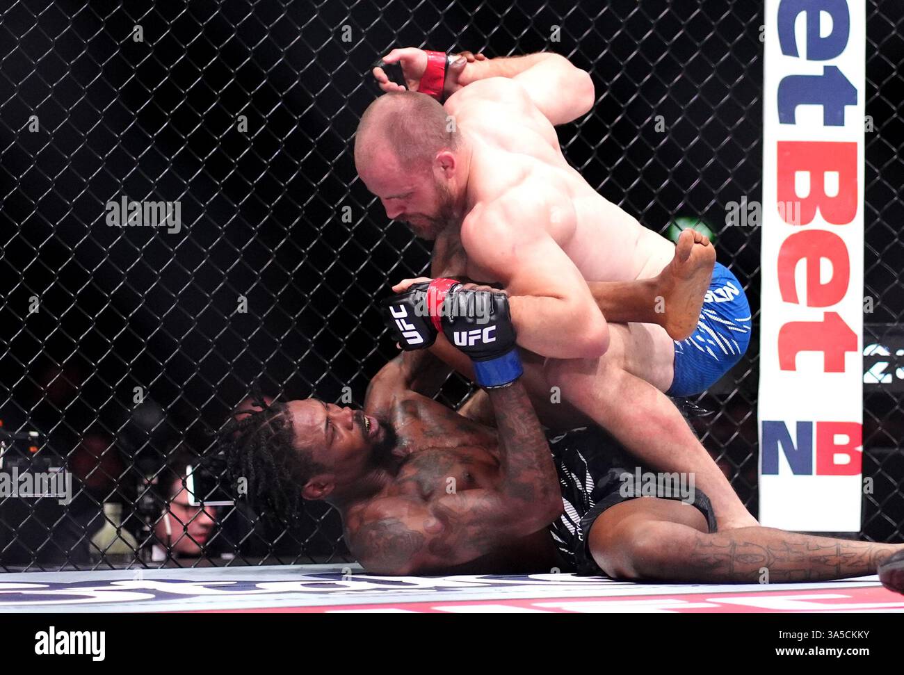 Gunnar Nelson (right) in action against Kevin Holland in the ...