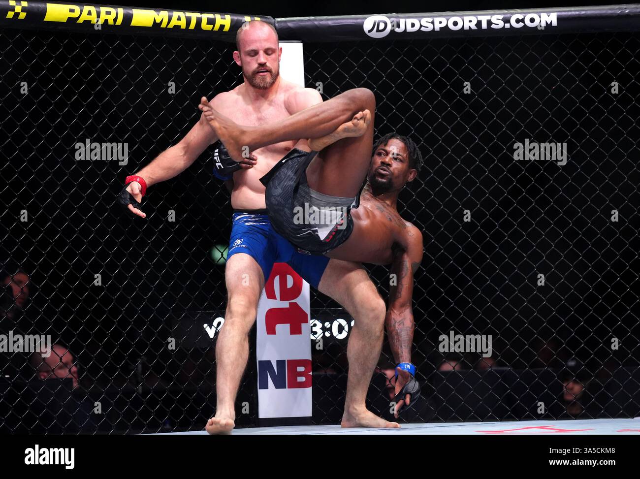 Gunnar Nelson (left) in action against Kevin Holland in the ...