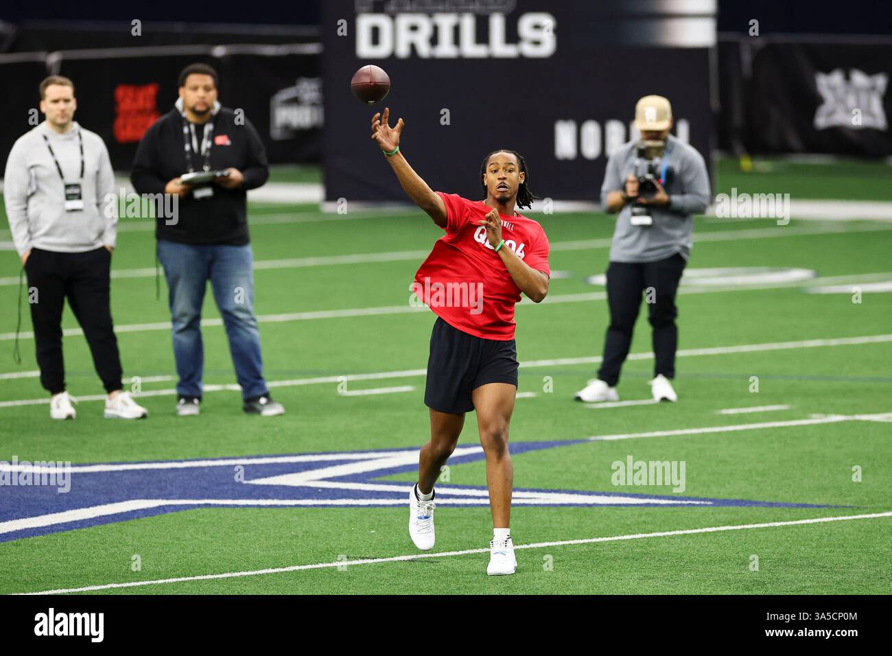 Houston quarterback Donovan Smith participates in a drill during the ...