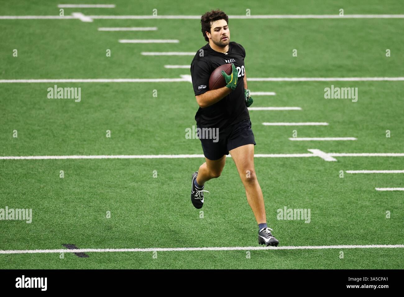 Baylor tight end Gavin Yates participates in a drill during the Big 12 ...