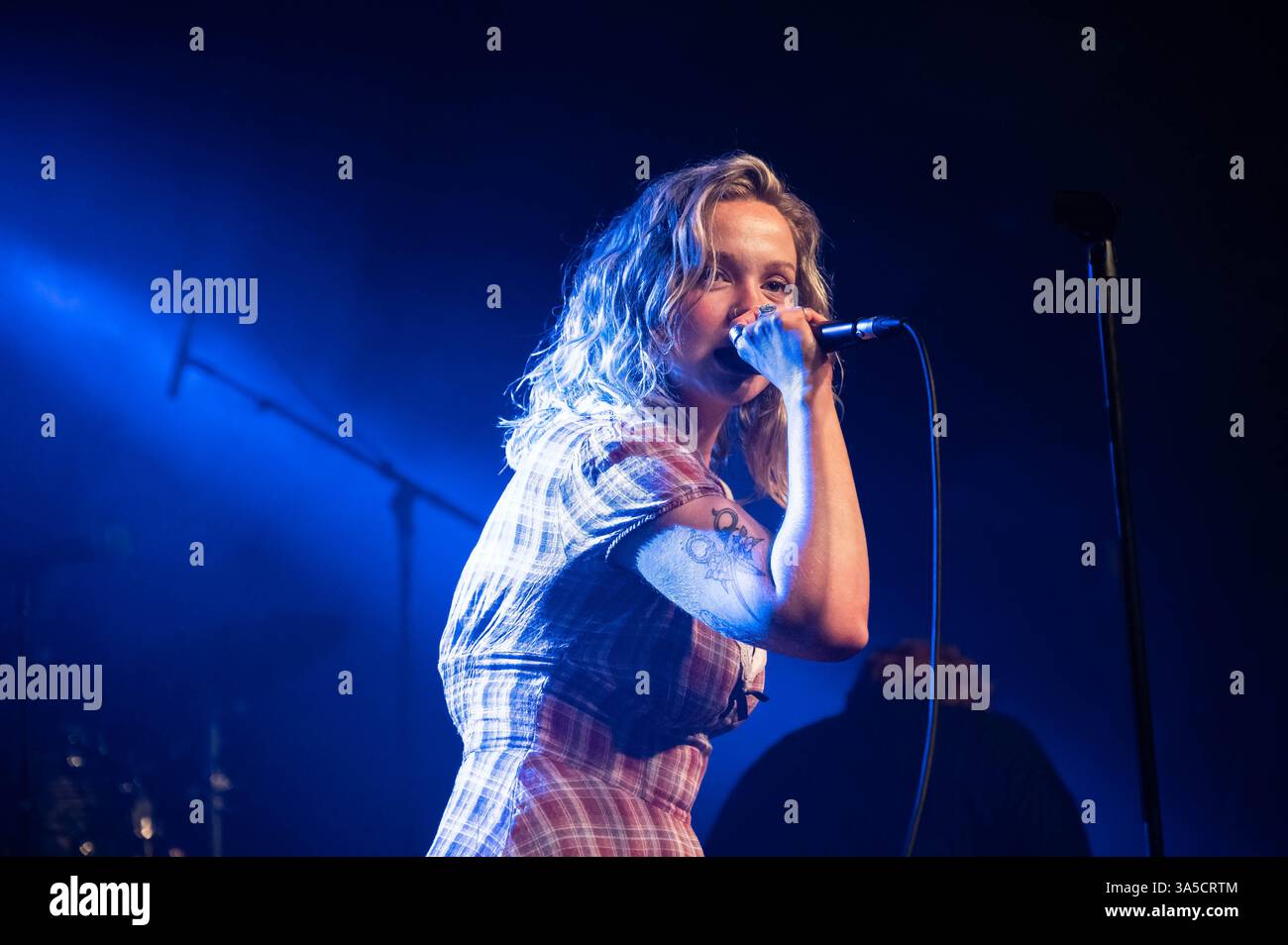Anna Shields of Dead Pony performing at Barrowland, Glasgow, 21st March ...