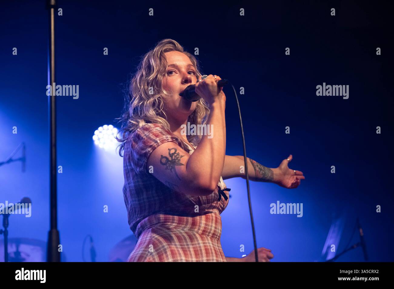 Anna Shields of Dead Pony performing at Barrowland, Glasgow, 21st March ...