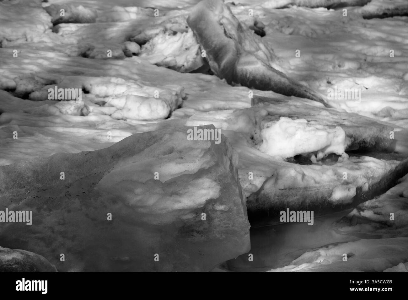 river ice breaking up Stock Photo - Alamy