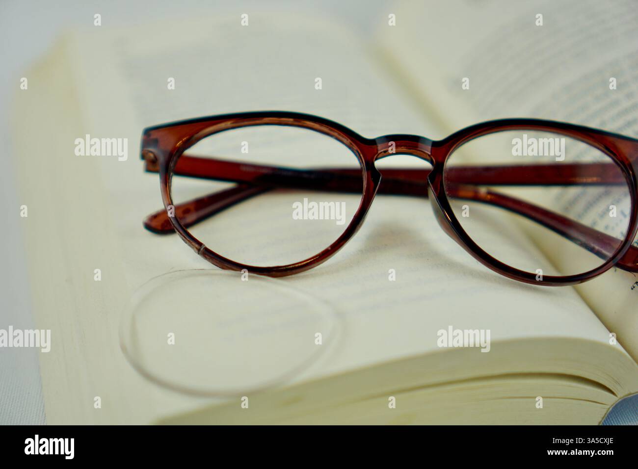Opticalwear hi-res stock photography and images - Alamy