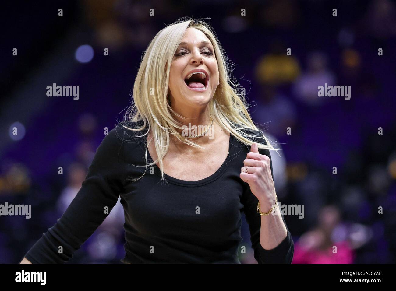 March 22, 2025: Florida St. Head Coach Brooke Wyckoff calls to the ...