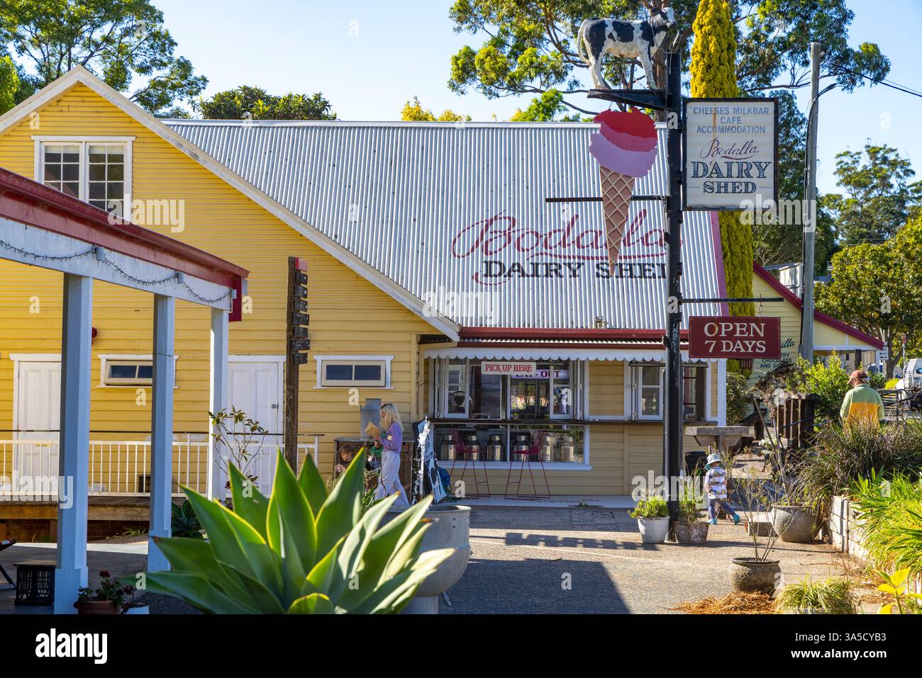 Town horse shed hi-res stock photography and images - Alamy