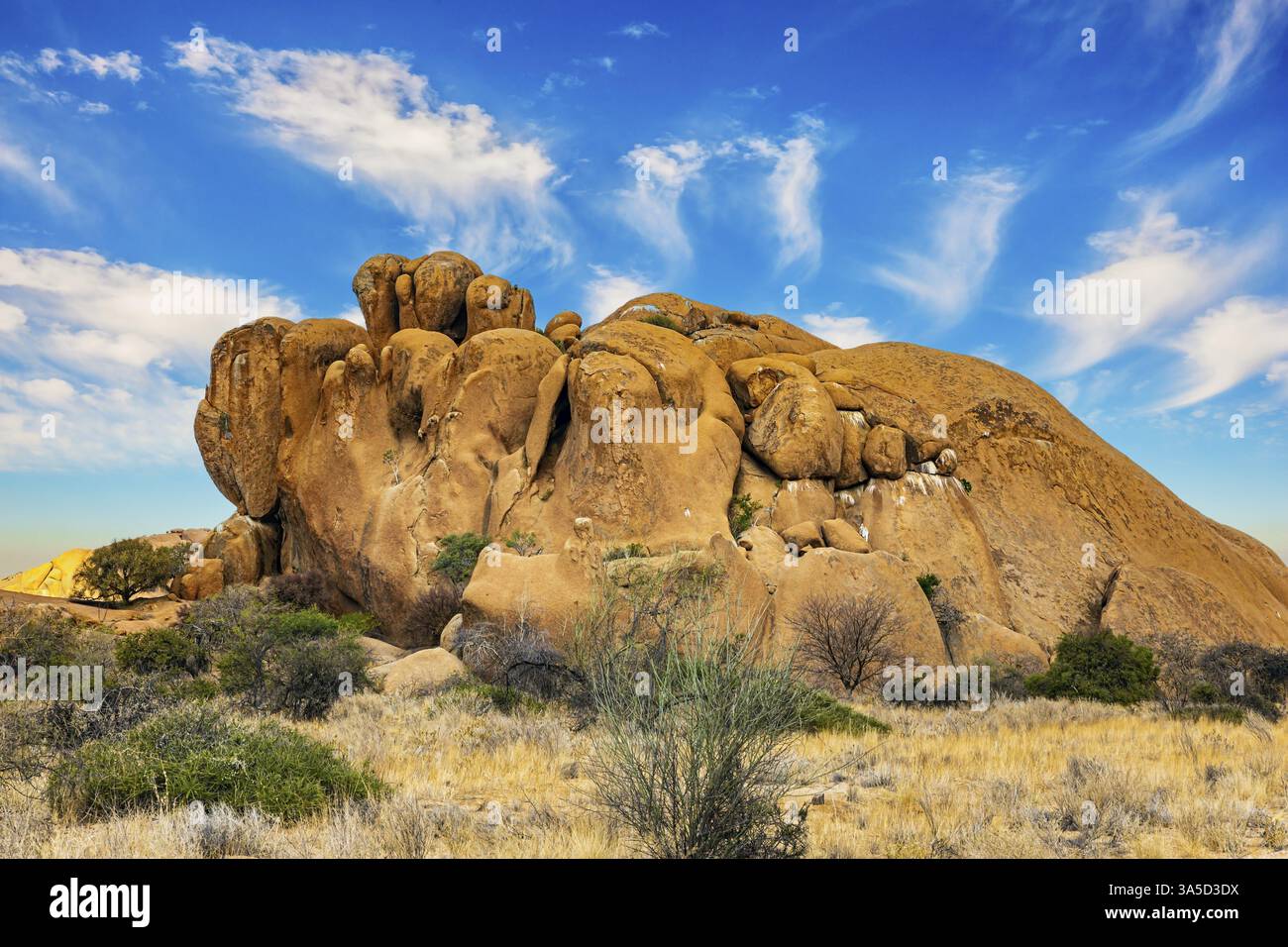 Huge rounded boulders in the middle of the vast Namibian desert ...