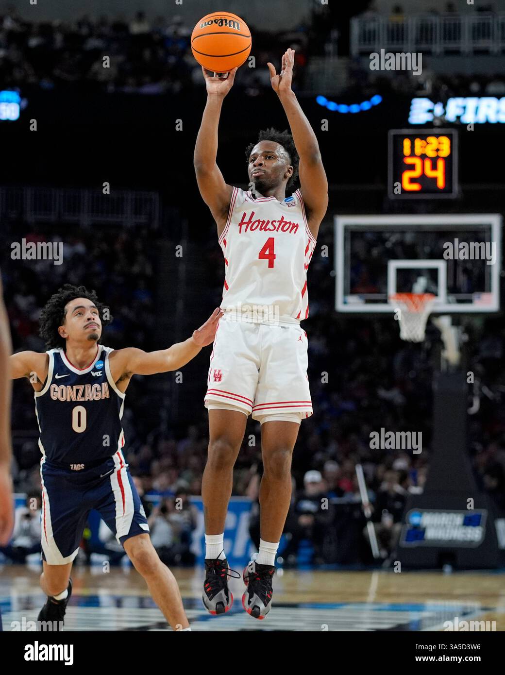Houston guard L.J. Cryer (4) gets past Gonzaga guard Ryan Nembhard (0 ...