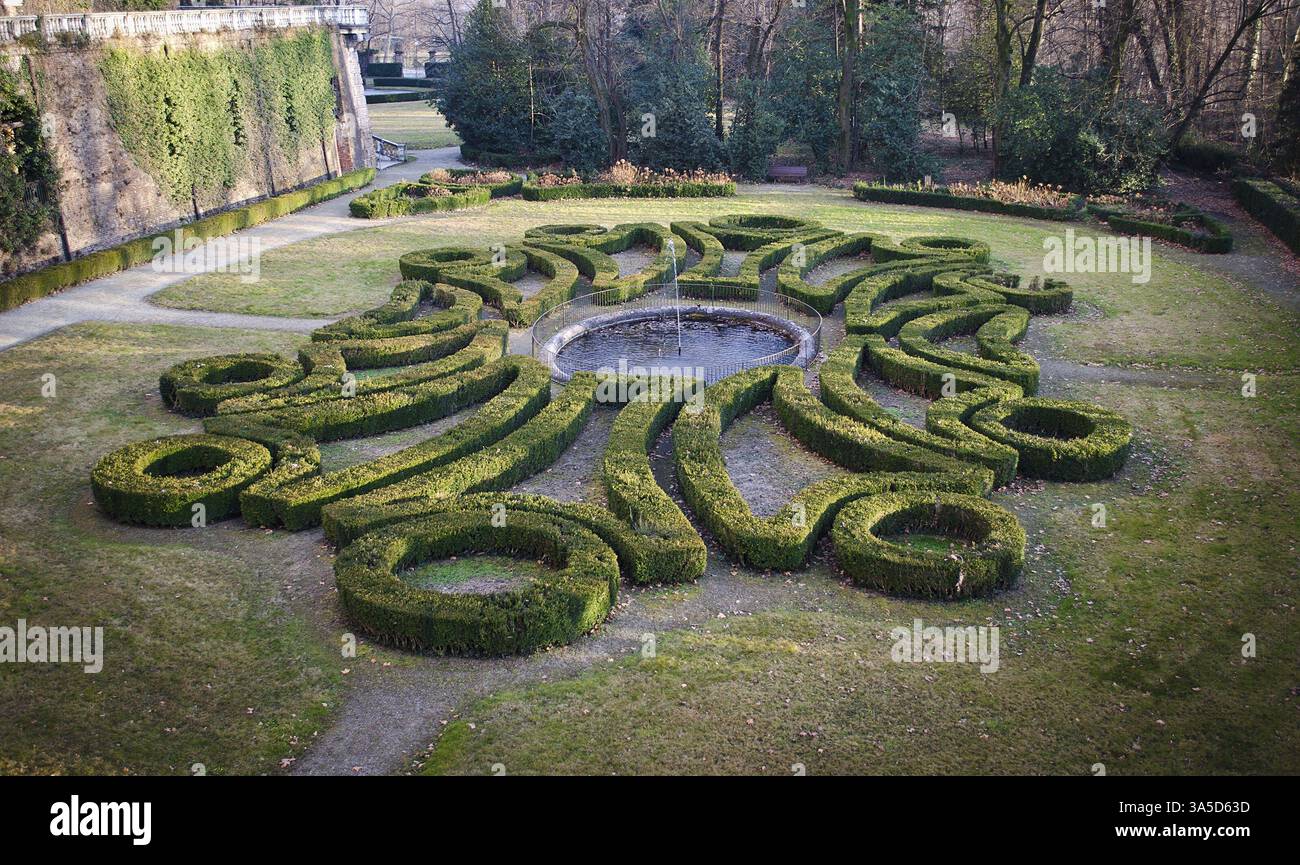 Decorative hedges form geometric shapes in classic, elegant garden ...