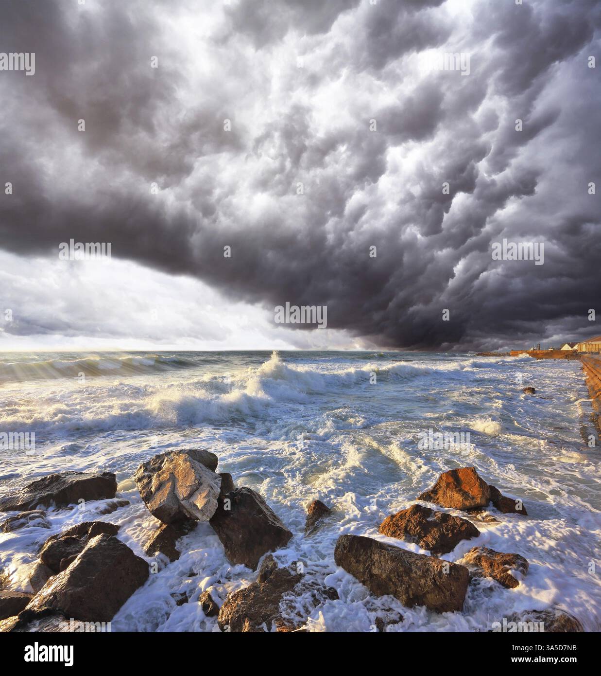 Dark cumulonimbus clouds thunderstorms raging hi-res stock photography ...