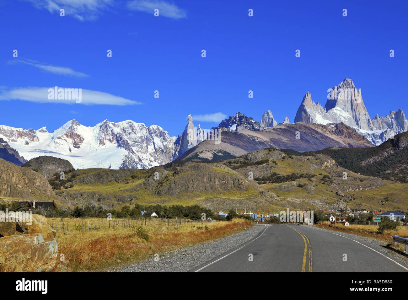 Famous rock Fitz Roy peaks in the Andes. Excellent highway in El ...