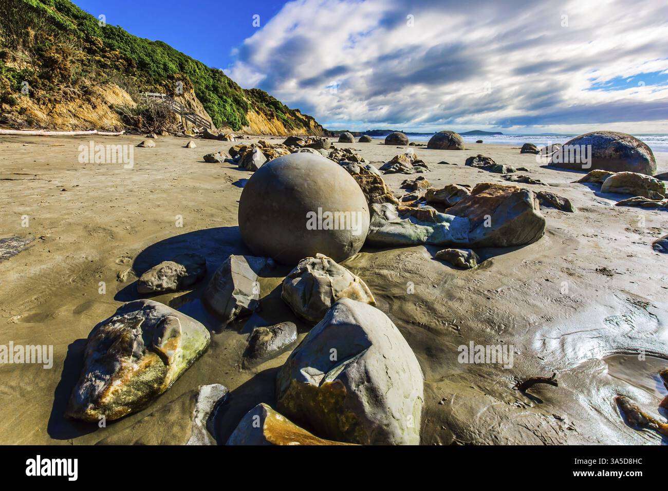 Shattered landscapes hi-res stock photography and images - Alamy