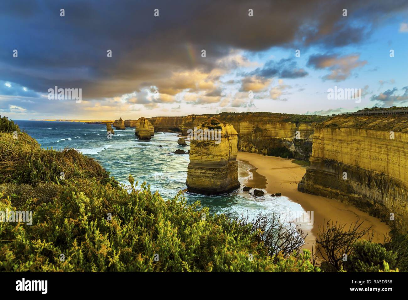 Travel to Australia. Fabulous morning light on the Pacific coast near ...