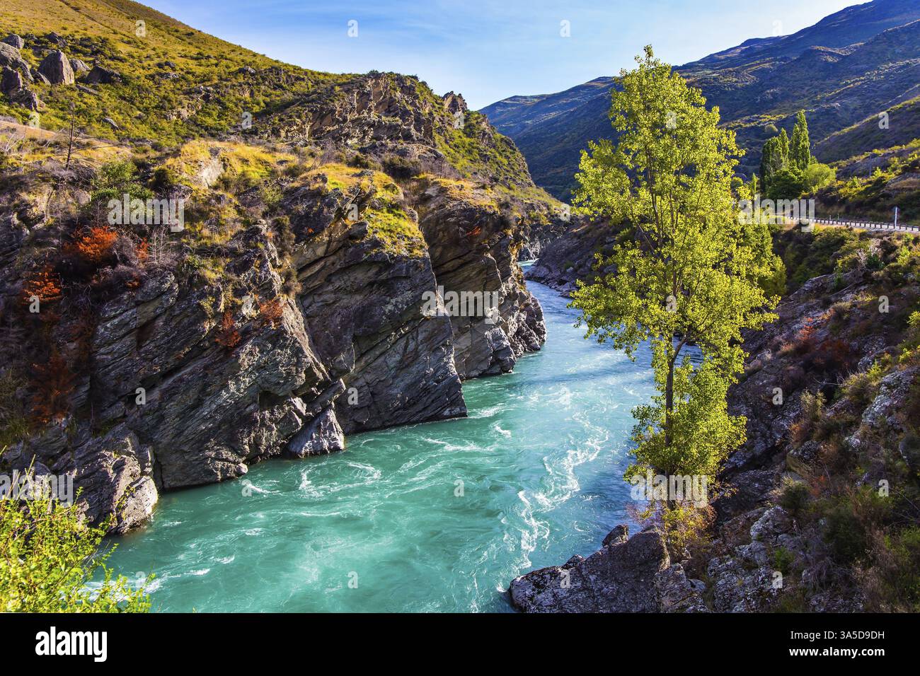 Scenic Spots of New Zealand. On the way to Queenstown. Magnificent ...