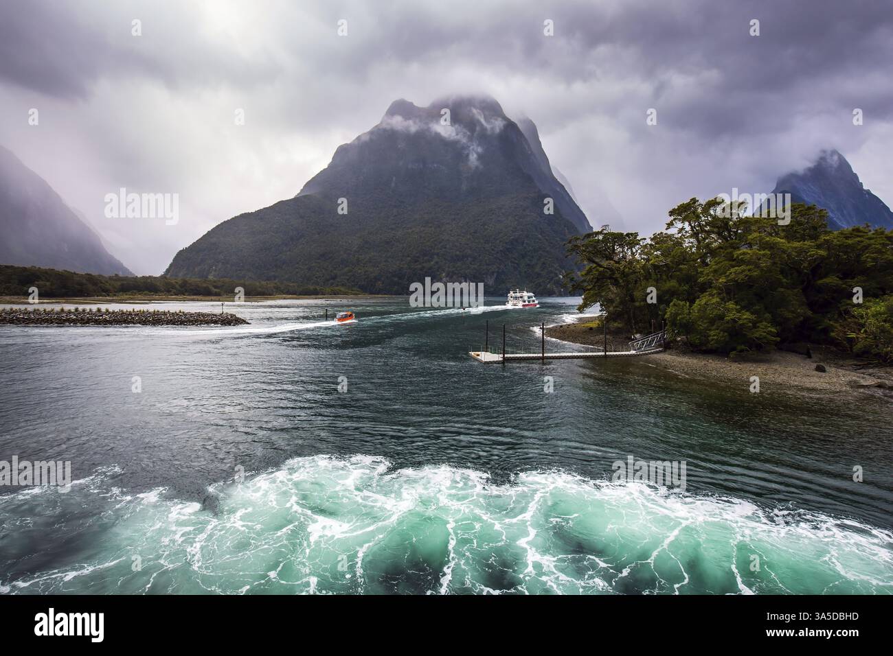 New Zealand - land of goblins and hobbits. Cold wind from Antarctica ...