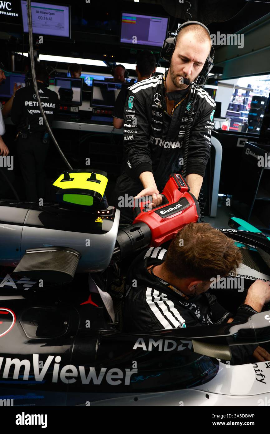 Mercedes AMG F1 Team, mechanic, mecanicien, mechanics during the ...