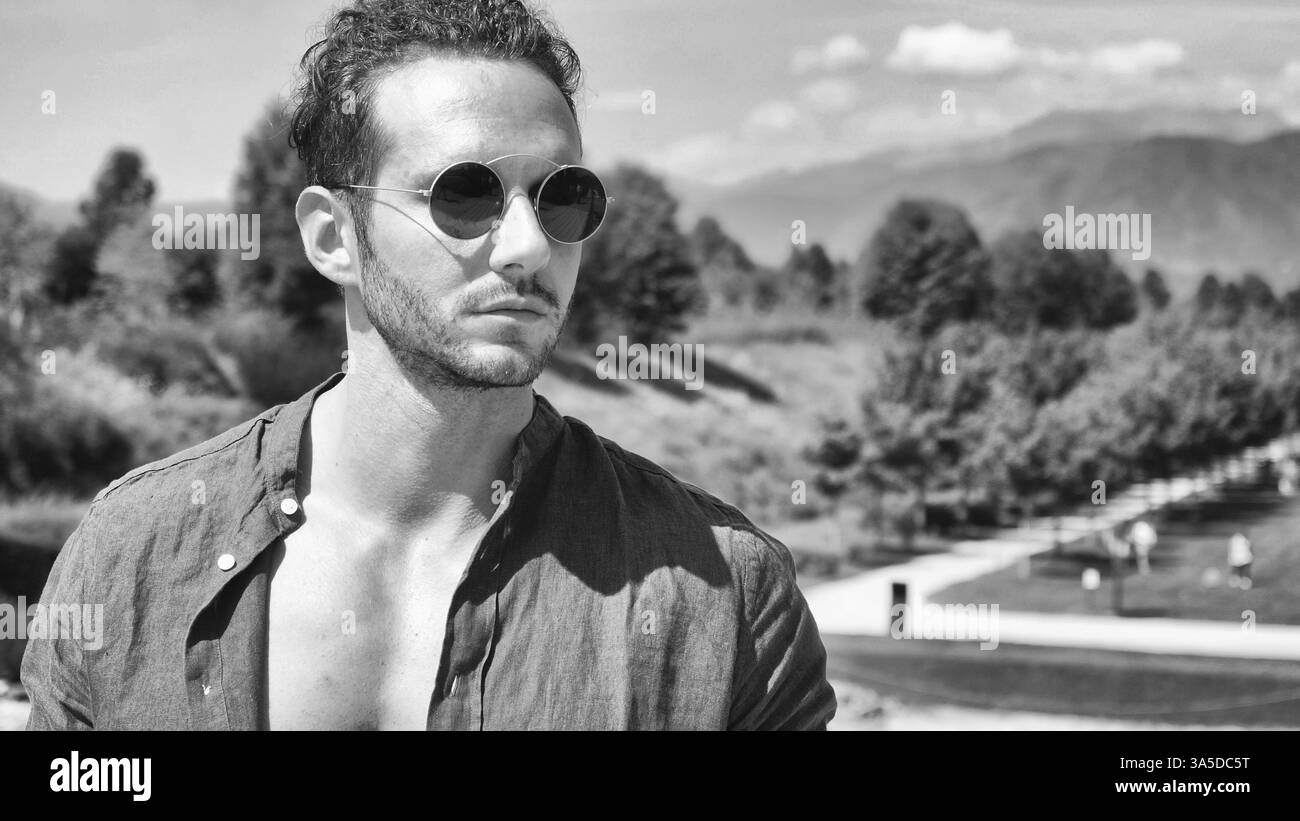 Muscular individual poses in Black and White Stock Photos & Images - Alamy