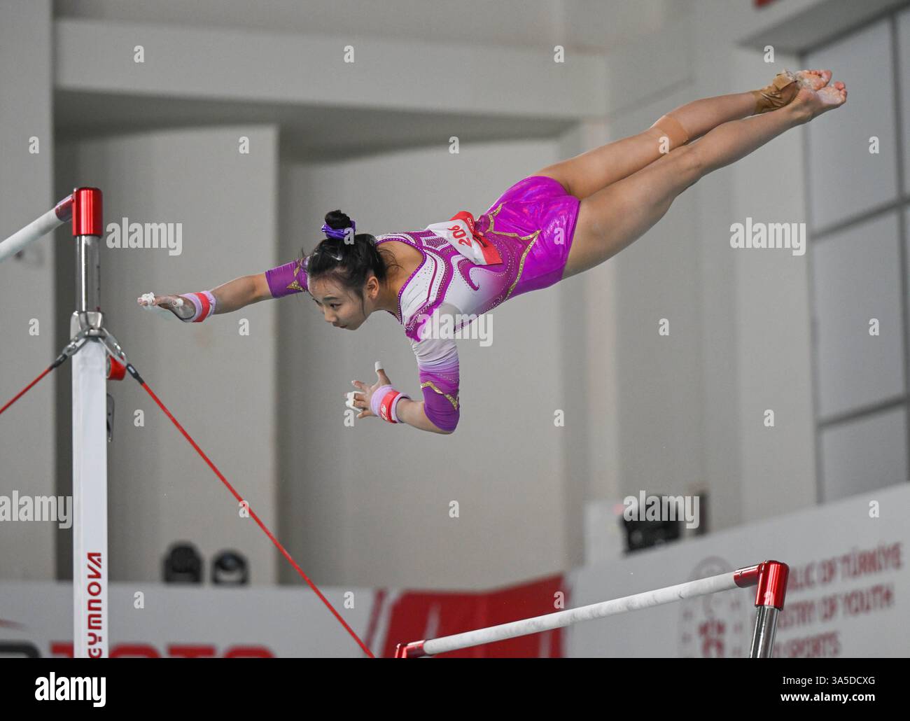 Antalya, T¨¹rkiye. 22nd Mar, 2025. Yang Fanyuwei of China competes ...