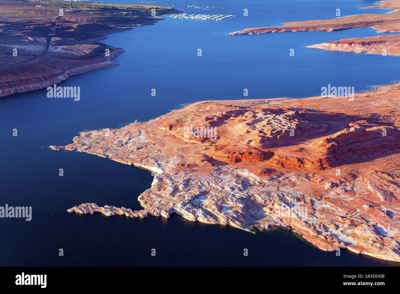 Huge Lake Powell on the Colorado River among the red sandstone cliffs ...
