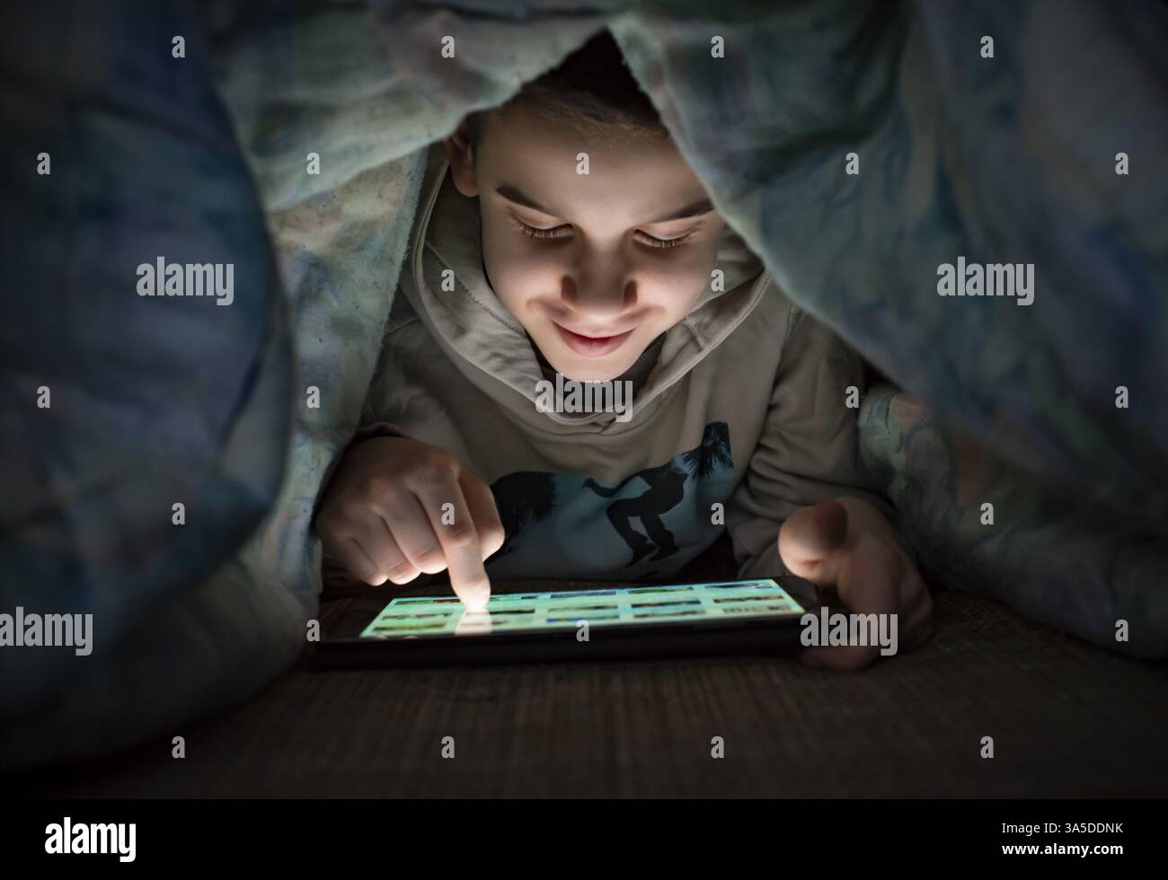 Kid screen light hi-res stock photography and images - Alamy