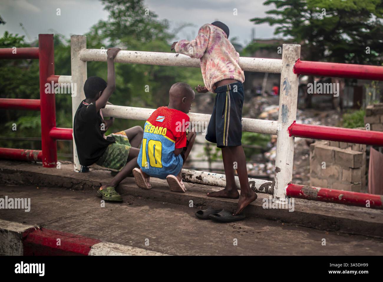 Plastic waste, childhood in Kinshasa, environment, waste, pollution ...