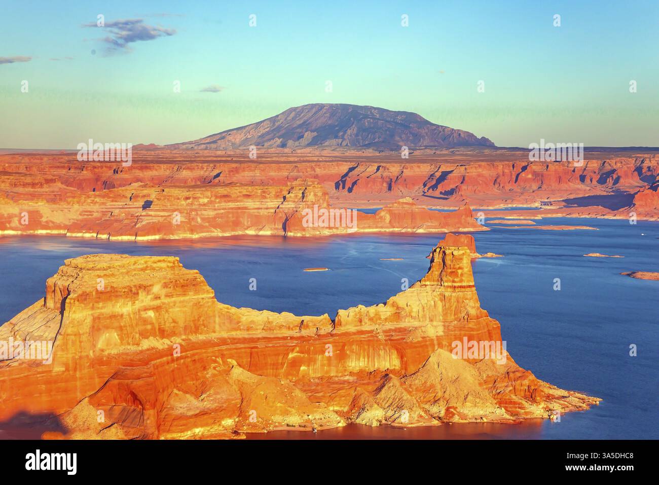 USA. Lake Powell is a reservoir on the Colorado River. States of Utah ...