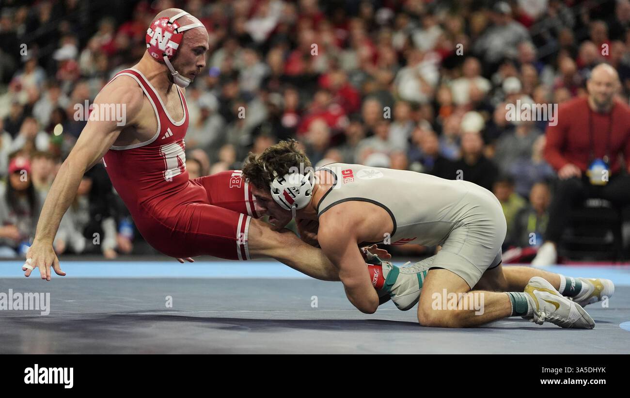 Nebraska's Brock Hardy, left, takes on Ohio State's Jesse Mendez in ...