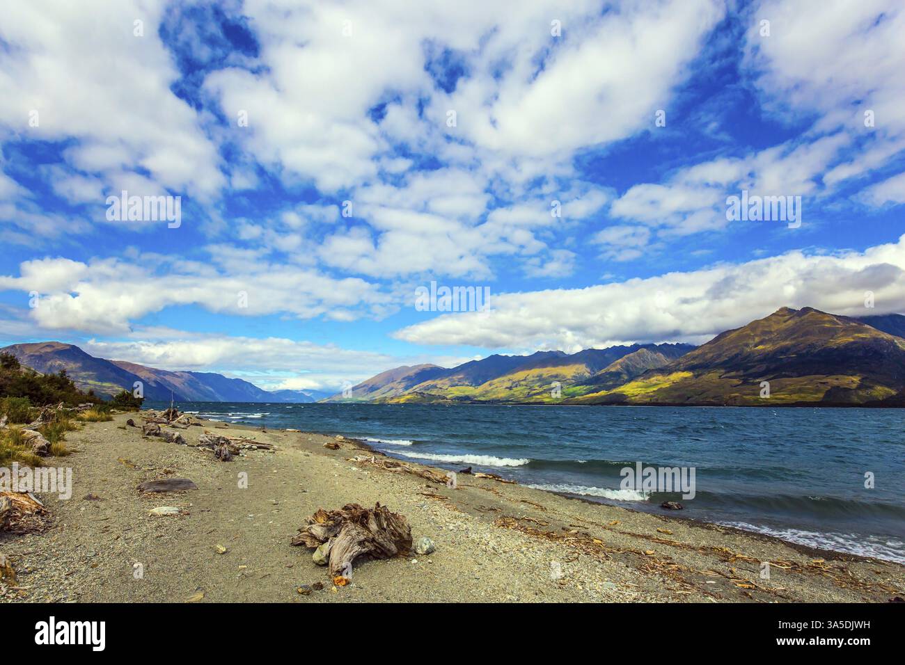 South Island. The beautiful lake Wanaka in New Zealand. Cirrus clouds ...