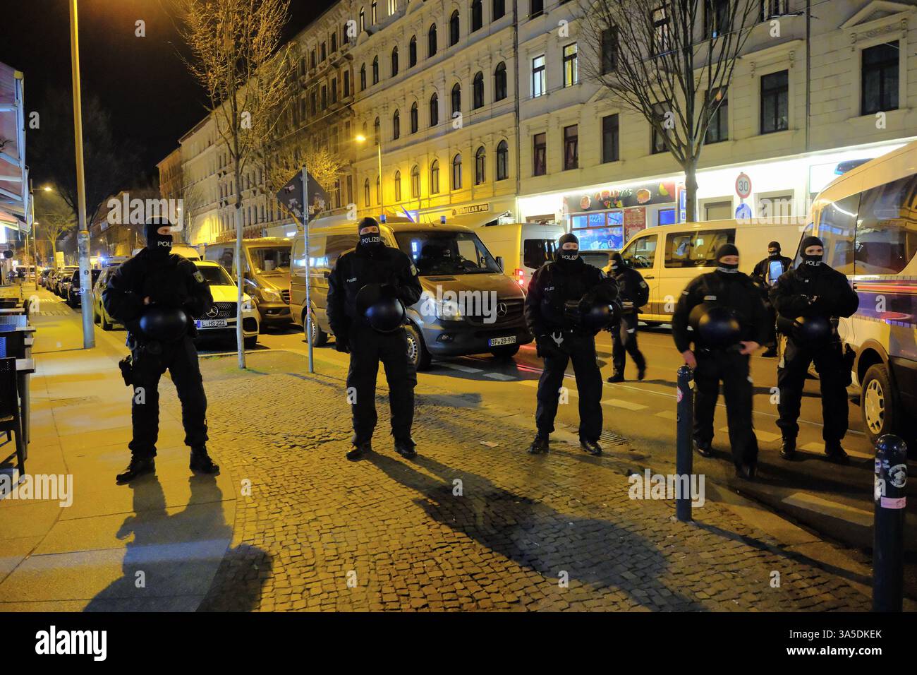 Leipzig, Germany. 23rd Mar, 2025. Police officers cordon off a street ...