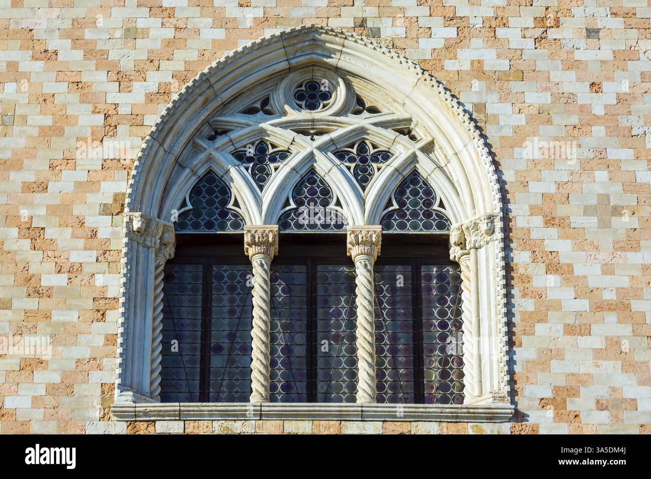Ornate semicircular window. Decor element of Doge's Palace. Palazzo ...