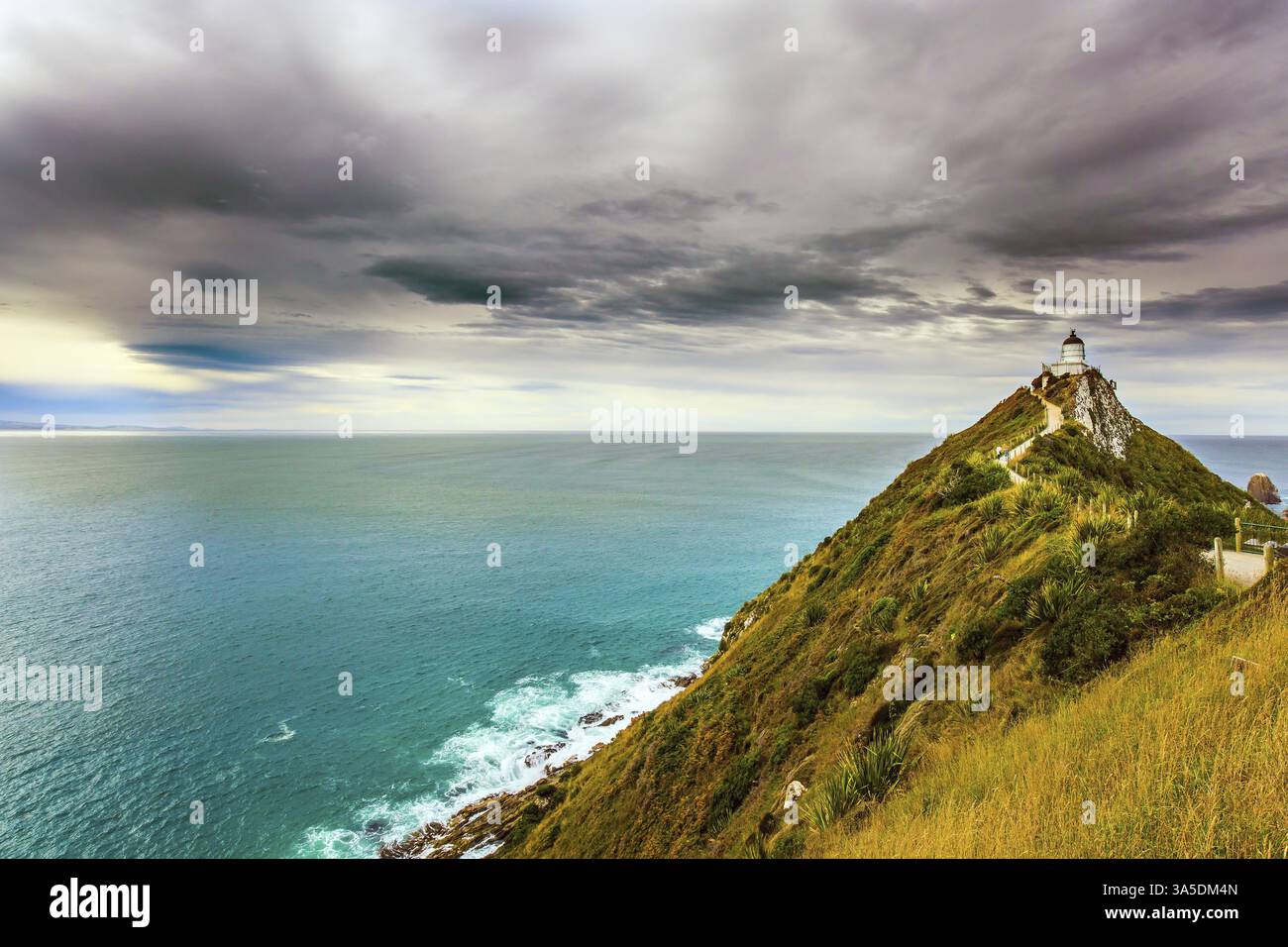 The picturesque coast of the Pacific Ocean. Nugget Point Lighthouse on ...