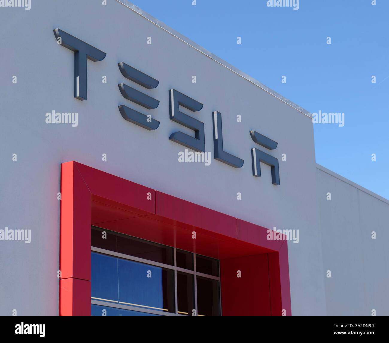 Tesla dealership in Franklin, Tennessee, United States Stock Photo - Alamy
