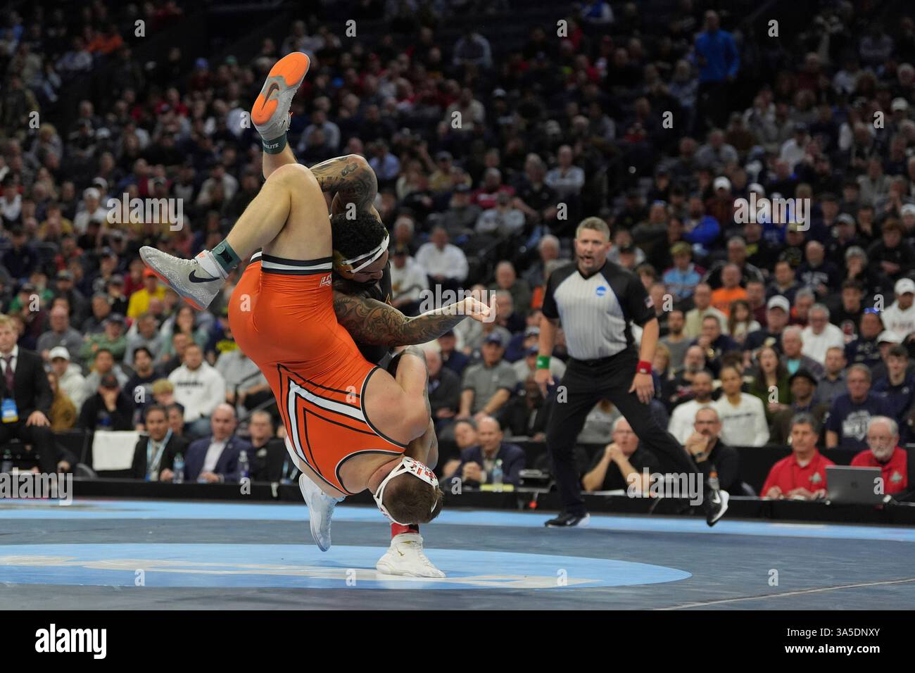 Oklahoma State's Wyatt Hendrickson, left, takes on Minnesota's Gable ...