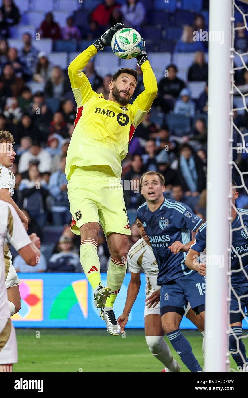 March 22, 2025: Los Angeles FC goalkeeper Hugo Lloris (1) goes up for a ...