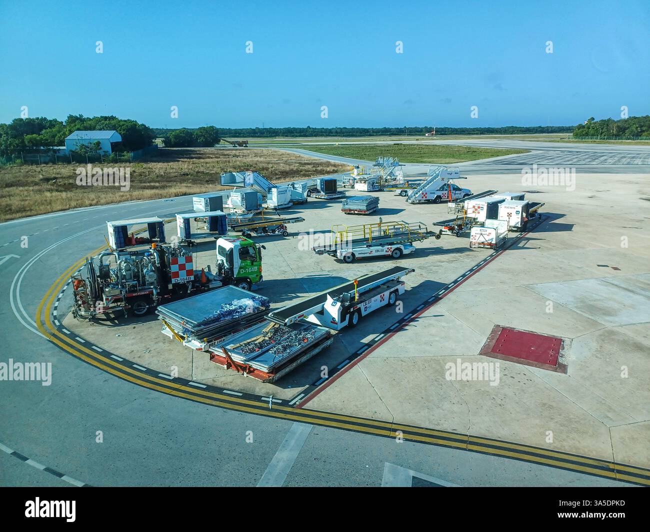 Cancun, Quintana Roo, Mexico – November 26, 2024: Ground support ...