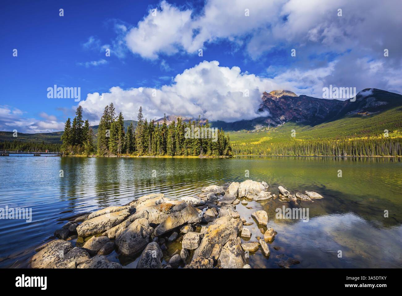 Perfect Pyramid Lake at the foot of Pyramid Mountain. Smooth water ...
