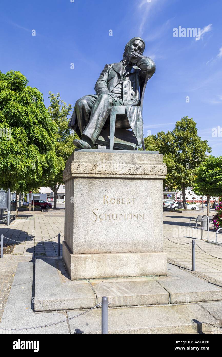 Robert Schumann monument by Johannes Hartmann on the main market square ...