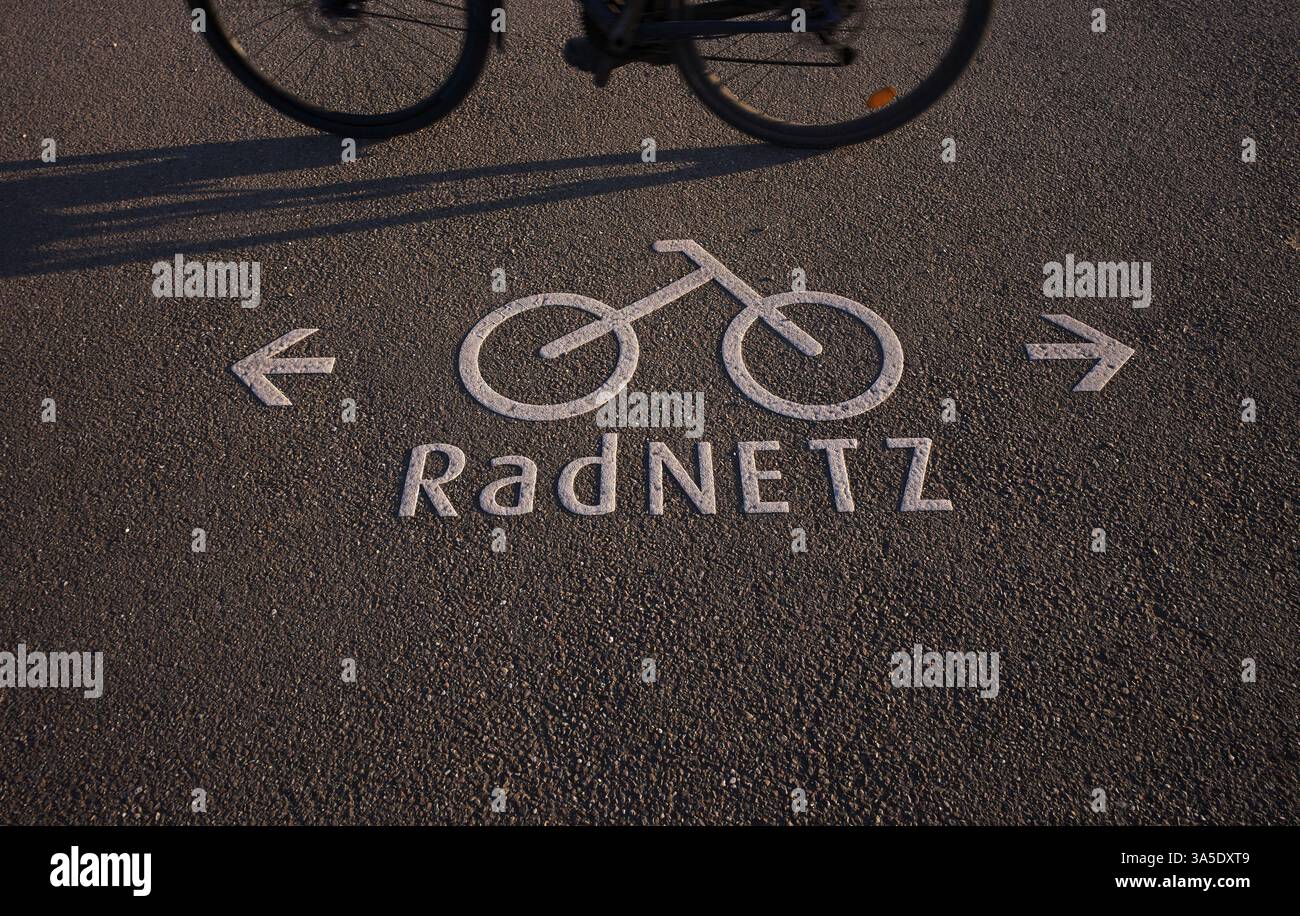 Pictogram, symbol, cycle path, cycle network, labelling, marking on ...