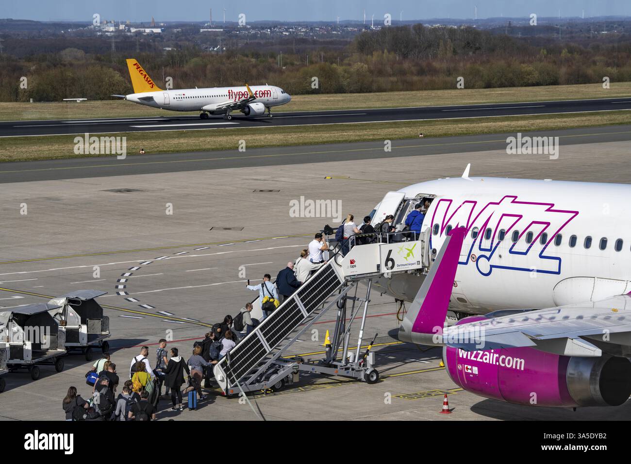 Dortmund Airport, Wizzair Airbus A320, on the apron, passengers ...