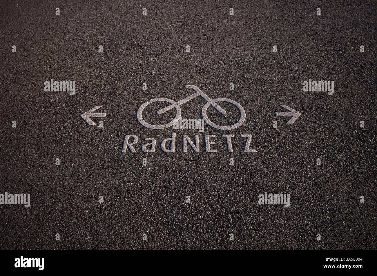Pictogram, symbol, cycle path, cycle network, labelling, marking on ...