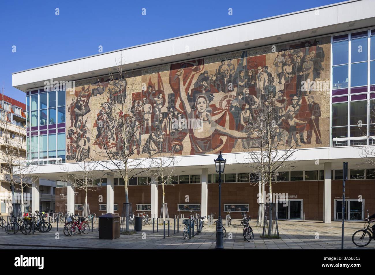 Kulturpalst from 1969, it is the home venue of the Dresden Philharmonic ...