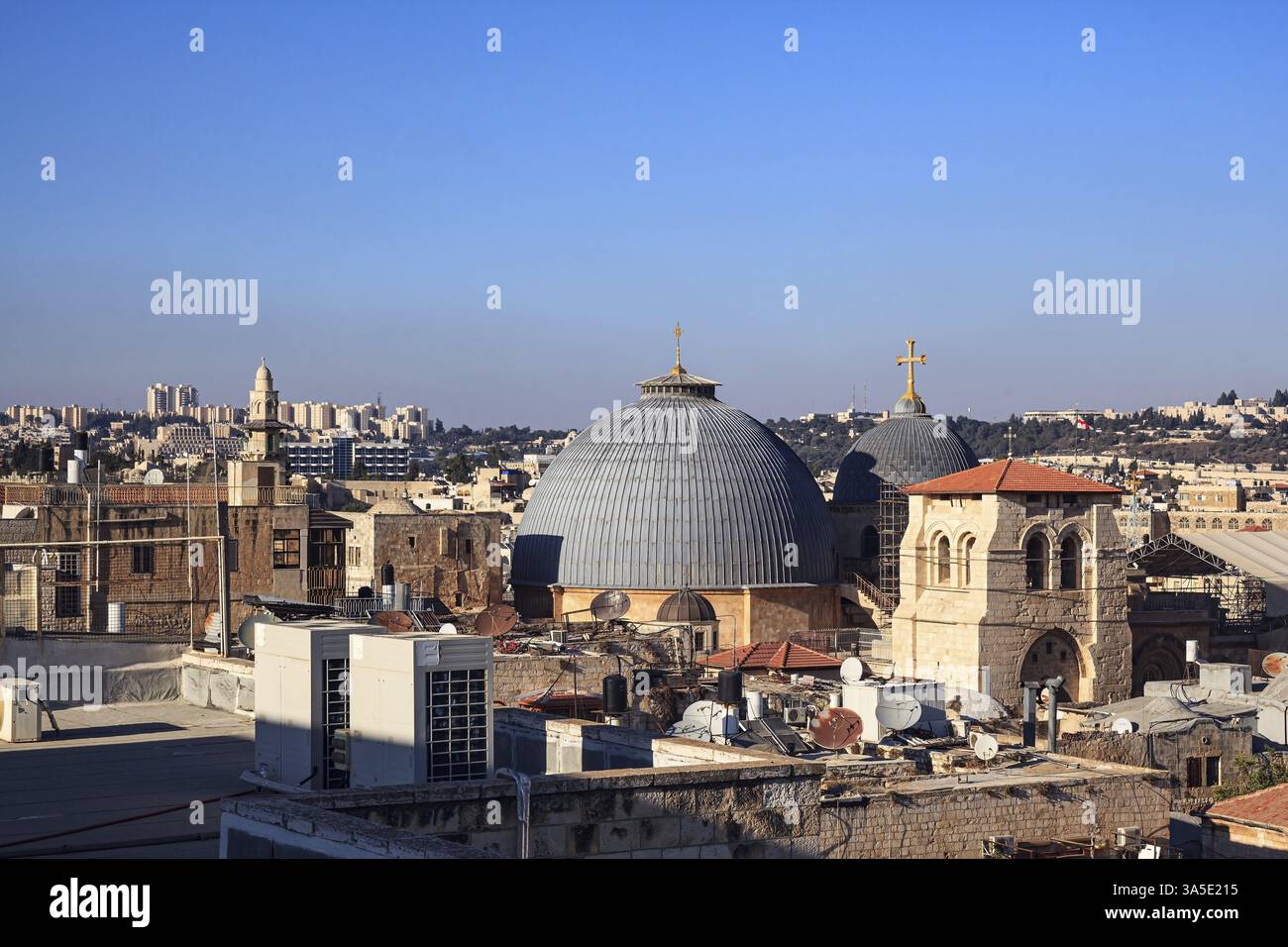 Rooftops of ancient Jerusalem. Dome of the Rock - Masjid Kubbat as ...