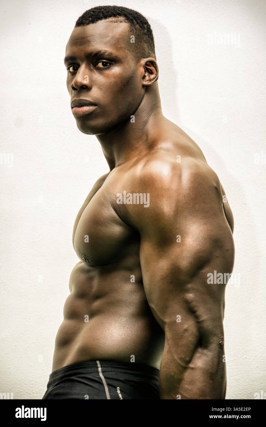 Male bodybuilders posing hi-res stock photography and images - Alamy