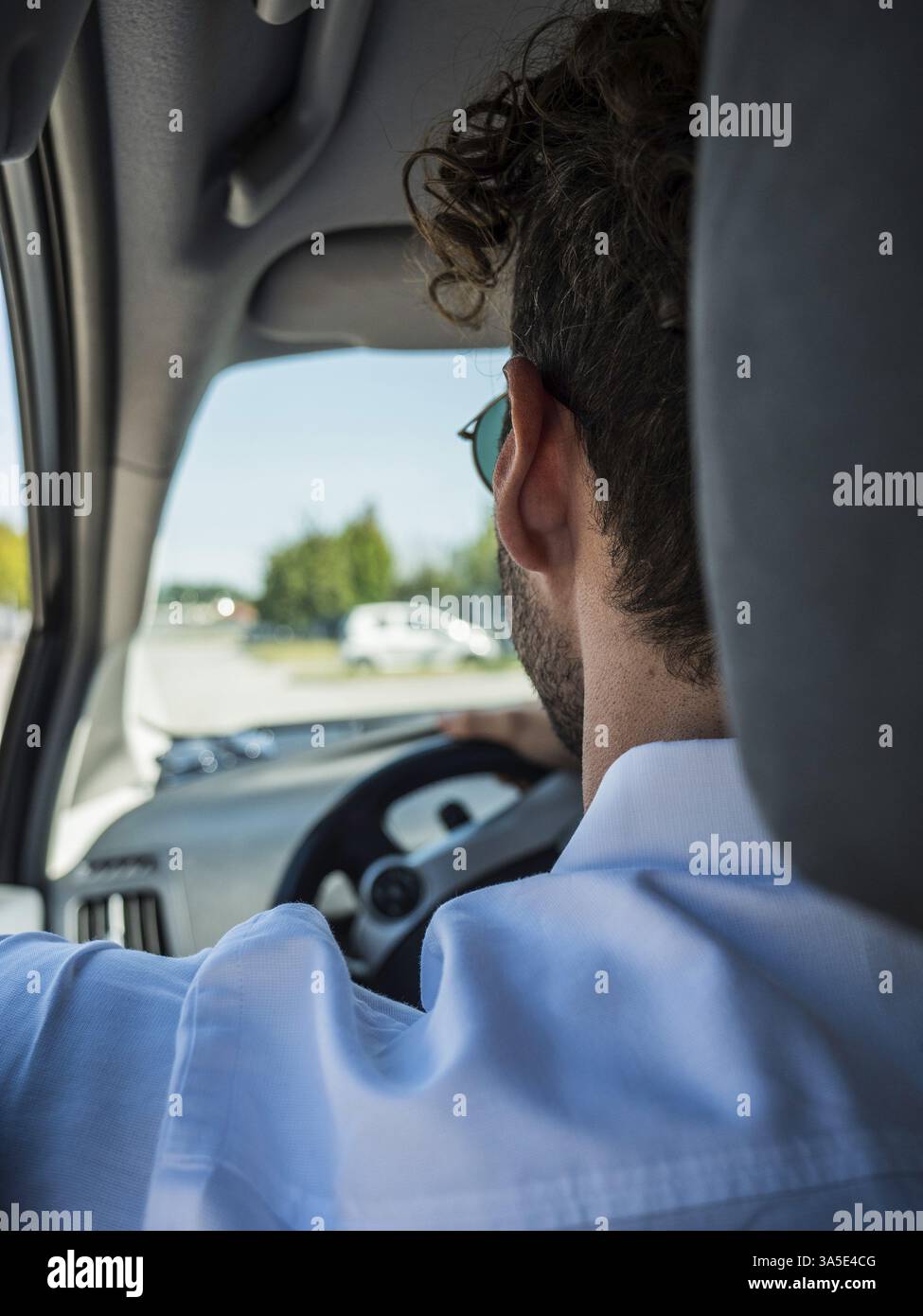 Handsome white man hi-res stock photography and images - Alamy