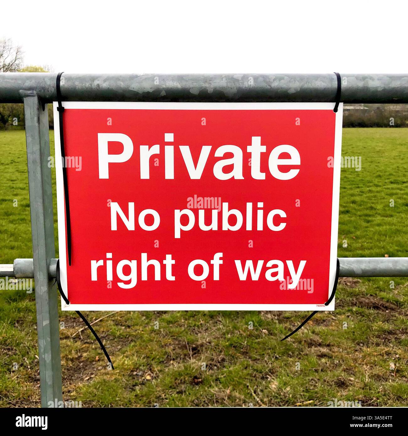 No right of way sign on farmland in the U.K Stock Photo - Alamy