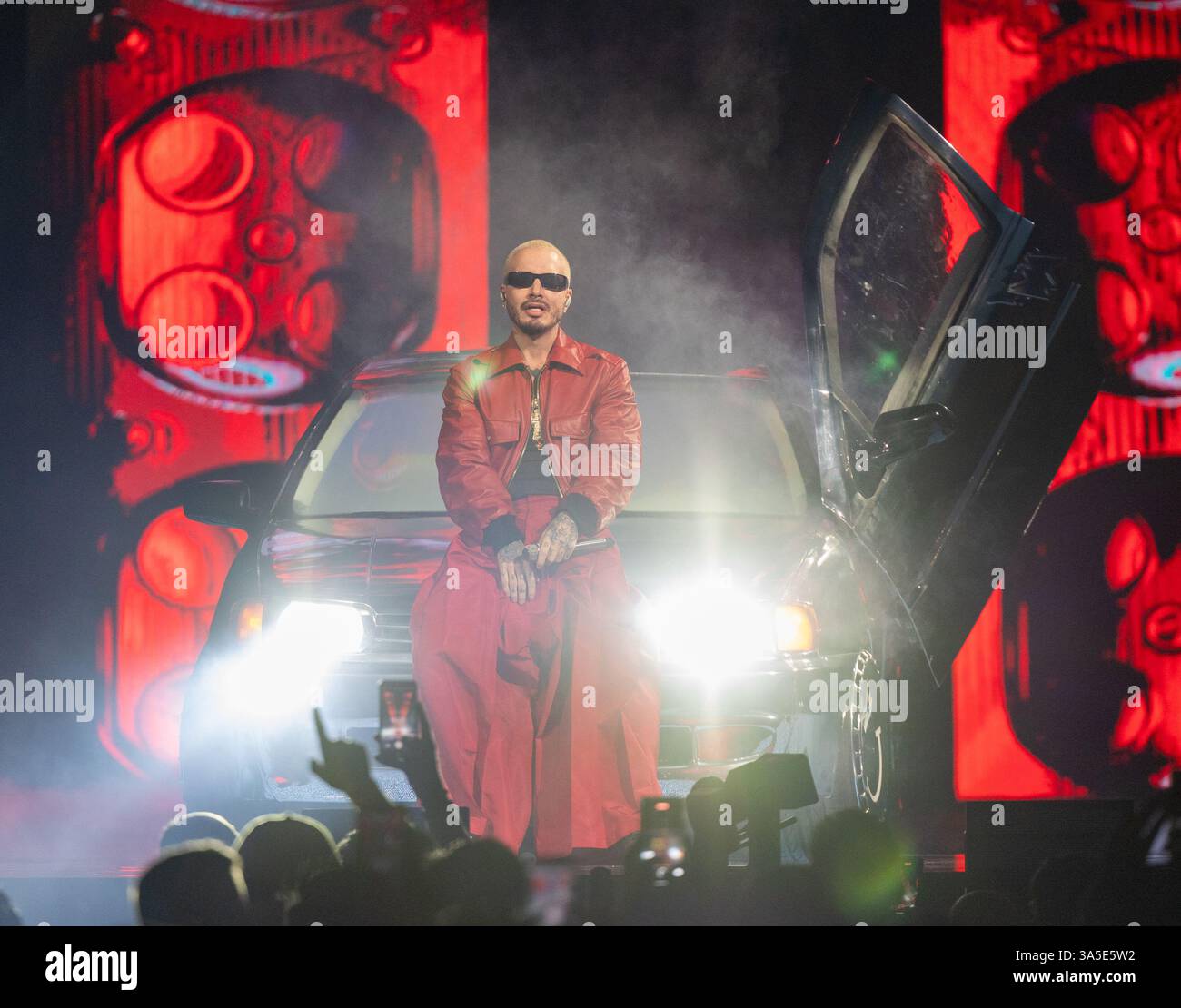 MIAMI, FL-MARCH 22: J Balvin performs “Back To The Rayo” Tour at Kaseya ...