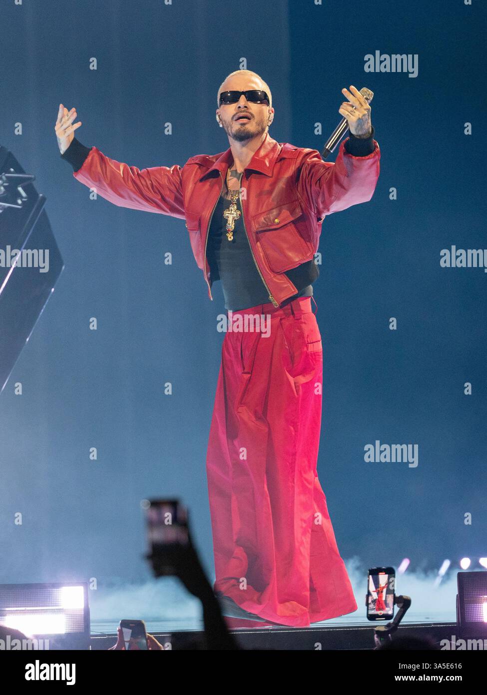 MIAMI, FL-MARCH 22: J Balvin performs “Back To The Rayo” Tour at Kaseya ...