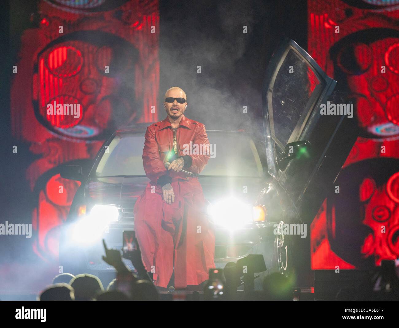 MIAMI, FL-MARCH 22: J Balvin performs “Back To The Rayo” Tour at Kaseya ...