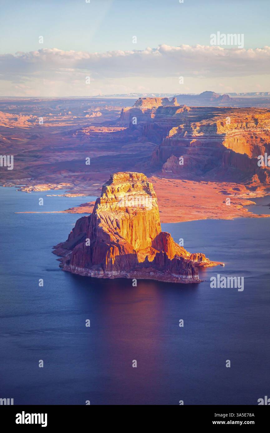 USA. Lake Powell is a reservoir on the Colorado River. States of Utah ...